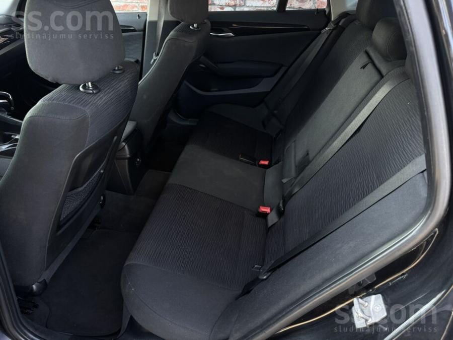 Melns BMW X1 2011 Talsi, ar dzinēja tilpumu 2.00 L un nobraukumu 237 tūkst. km par 7450 €, foto 10 vietnē AUTOMOTO.COM.LV