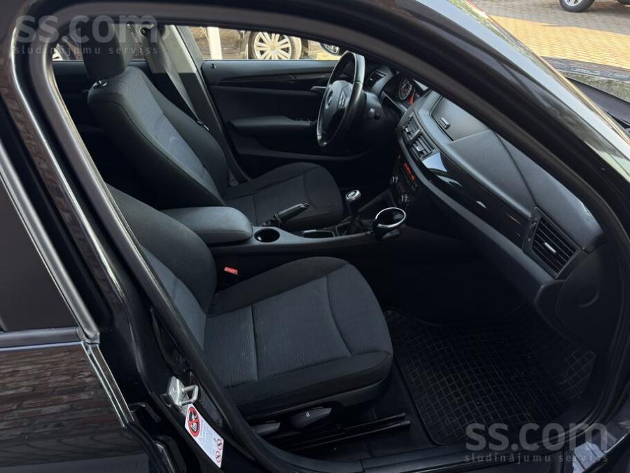 Melns BMW X1 2011 Talsi, ar dzinēja tilpumu 2.00 L un nobraukumu 237 tūkst. km par 7450 €, foto 13 vietnē AUTOMOTO.COM.LV