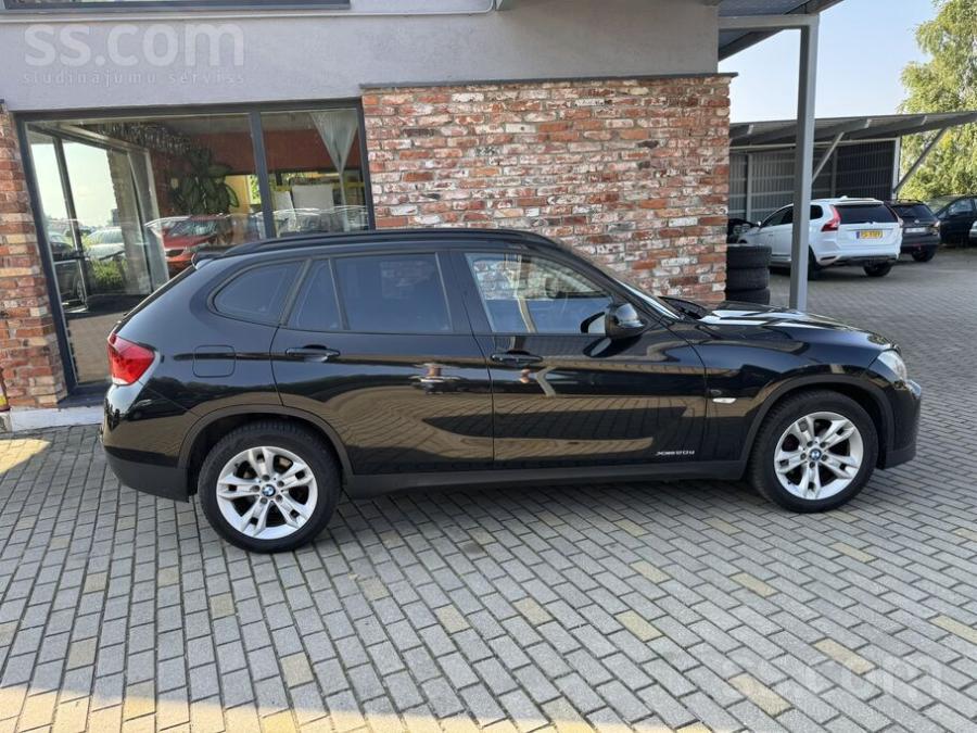 Melns BMW X1 2011 Talsi, ar dzinēja tilpumu 2.00 L un nobraukumu 237 tūkst. km par 7450 €, foto 17 vietnē AUTOMOTO.COM.LV