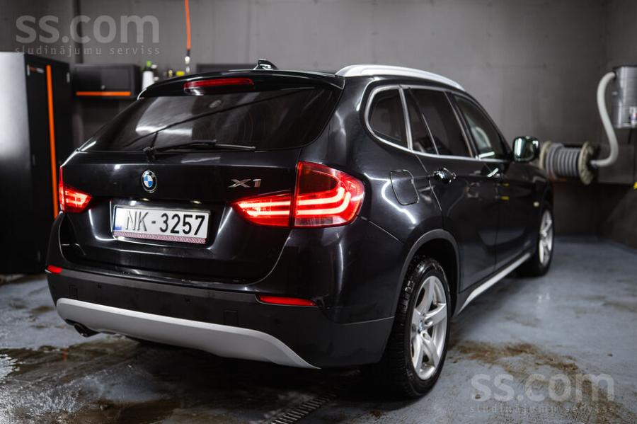 Melns BMW X1 2011 Liepāja, ar dzinēja tilpumu 2.00 L un nobraukumu 260 tūkst. km par 6990 €, foto 18 vietnē AUTOMOTO.COM.LV