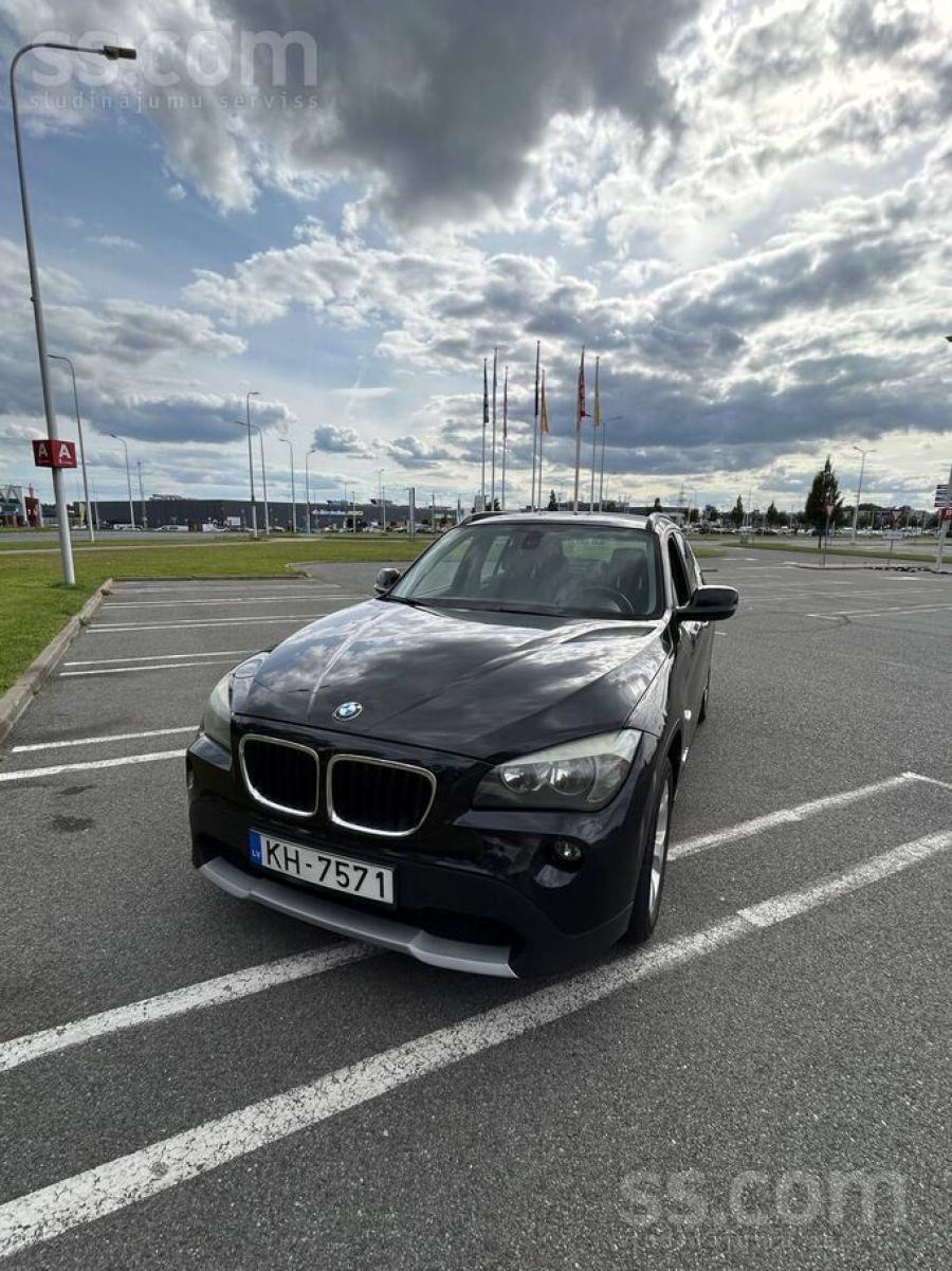 Melns BMW X1 2011 Rīga, ar dzinēja tilpumu 2.00 L un nobraukumu 283 tūkst. km par 6600 €, foto 1 vietnē AUTOMOTO.COM.LV