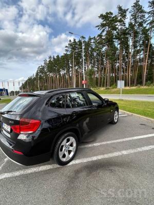 Melns BMW X1 2011 Rīga, ar dzinēja tilpumu 2.00 L un nobraukumu 283 tūkst. km par 6600 €, foto 3 vietnē AUTOMOTO.COM.LV