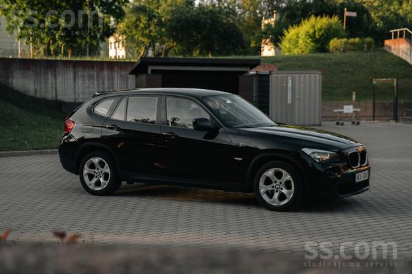 Черный БМВ Х1 2011 в Талси, объемом двигателя 2.00 л и пробегом 283 тыс. км за 5995 €, фото 4 на AUTOMOTO.COM.LV