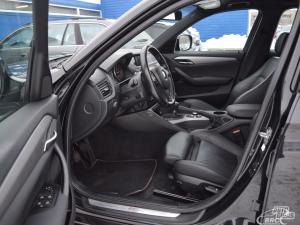 Black BMW X1 2012 in Riga, with an engine capacity of 2.00 L and mileage of 213 thousand km for 7500 €, photo 3 on AUTOMOTO.COM.LV