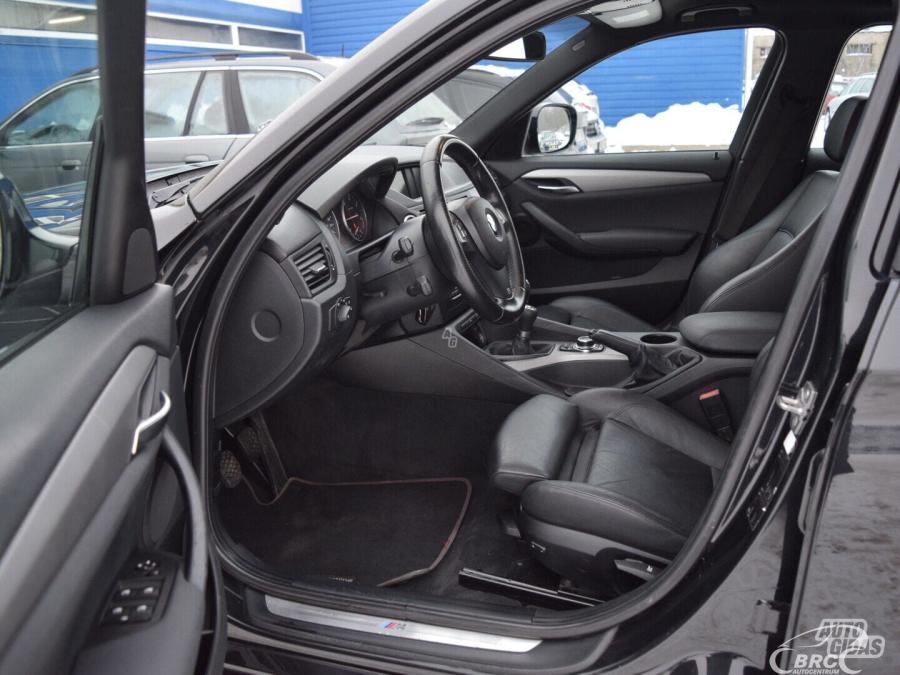 Black BMW X1 2012 in Riga, with an engine capacity of 2.00 L and mileage of 213 thousand km for 7500 €, photo 3 on AUTOMOTO.COM.LV