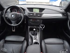 Black BMW X1 2012 in Riga, with an engine capacity of 2.00 L and mileage of 213 thousand km for 7500 €, photo 4 on AUTOMOTO.COM.LV