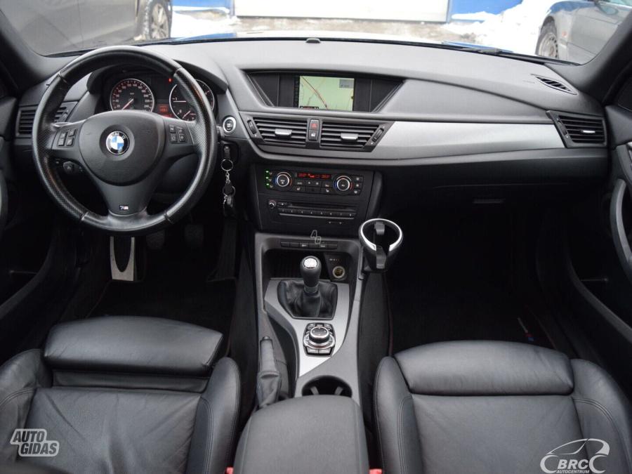 Black BMW X1 2012 in Riga, with an engine capacity of 2.00 L and mileage of 213 thousand km for 7500 €, photo 4 on AUTOMOTO.COM.LV