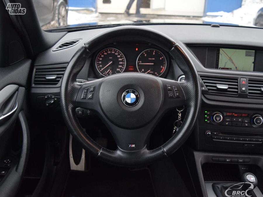 Black BMW X1 2012 in Riga, with an engine capacity of 2.00 L and mileage of 213 thousand km for 7500 €, photo 10 on AUTOMOTO.COM.LV