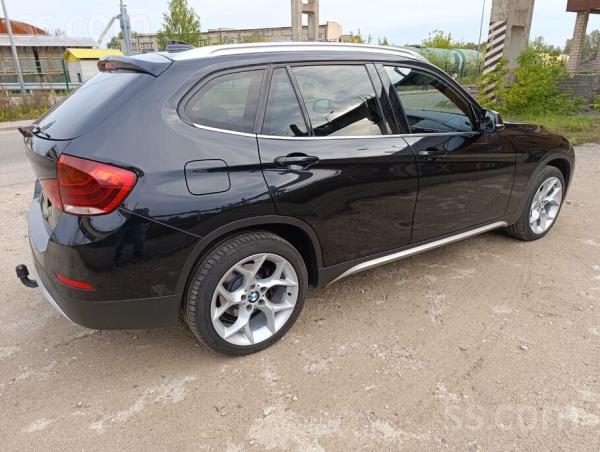 Black BMW X1 2012 in Daugavpils, with an engine capacity of 2.00 L and mileage of 190 thousand km for 11400 €, photo 5 on AUTOMOTO.COM.LV
