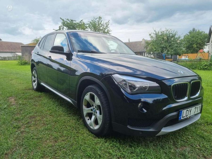 Black BMW X1 2013 in Utena, with an engine capacity of 2.00 L and mileage of 233 thousand km for 6800 €, photo 3 on AUTOMOTO.COM.LV