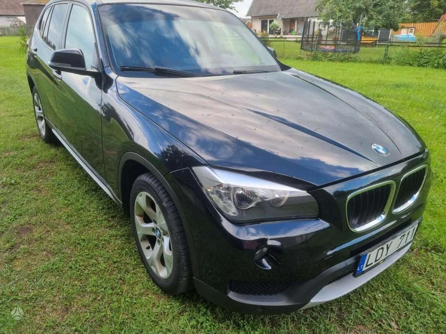 Black BMW X1 2013 in Utena, with an engine capacity of 2.00 L and mileage of 233 thousand km for 6800 €, photo 4 on AUTOMOTO.COM.LV