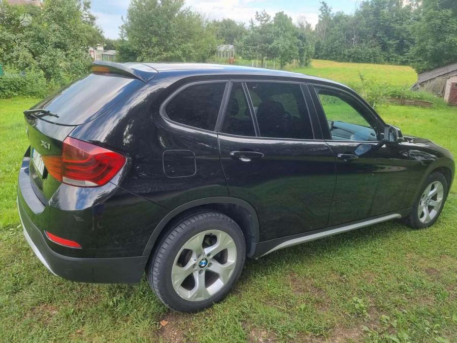 Black BMW X1 2013 in Utena, with an engine capacity of 2.00 L and mileage of 233 thousand km for 6800 €, photo 6 on AUTOMOTO.COM.LV