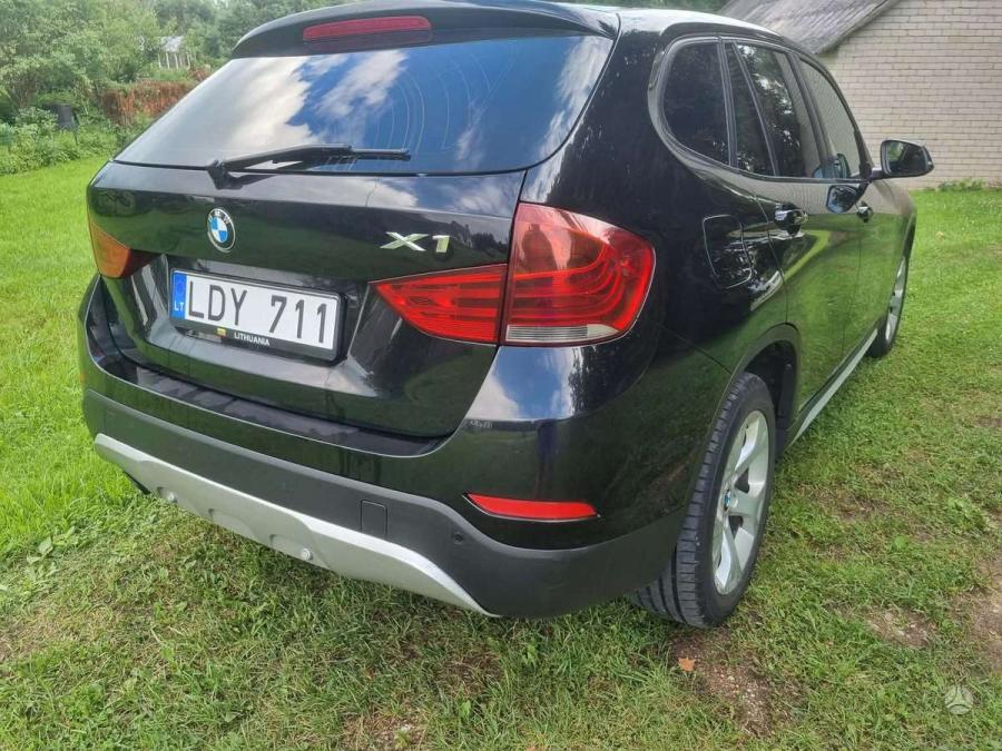 Black BMW X1 2013 in Utena, with an engine capacity of 2.00 L and mileage of 233 thousand km for 6800 €, photo 7 on AUTOMOTO.COM.LV