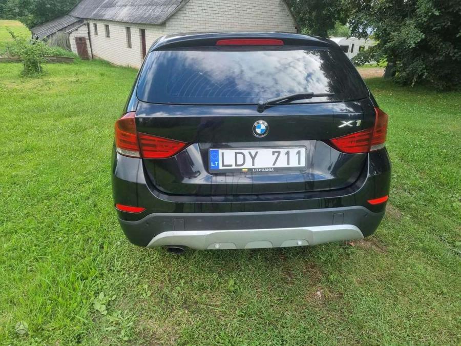 Black BMW X1 2013 in Utena, with an engine capacity of 2.00 L and mileage of 233 thousand km for 6800 €, photo 9 on AUTOMOTO.COM.LV
