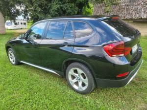 Black BMW X1 2013 in Utena, with an engine capacity of 2.00 L and mileage of 233 thousand km for 6800 €, photo 10 on AUTOMOTO.COM.LV