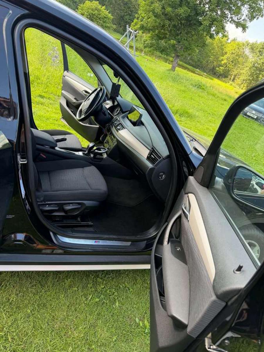 Black BMW X1 2013 in Utena, with an engine capacity of 2.00 L and mileage of 233 thousand km for 6800 €, photo 16 on AUTOMOTO.COM.LV