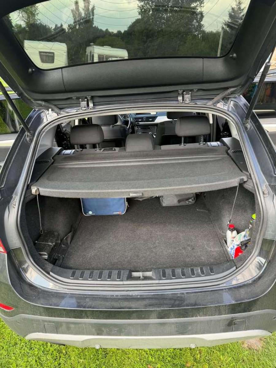Black BMW X1 2013 in Utena, with an engine capacity of 2.00 L and mileage of 233 thousand km for 6800 €, photo 18 on AUTOMOTO.COM.LV