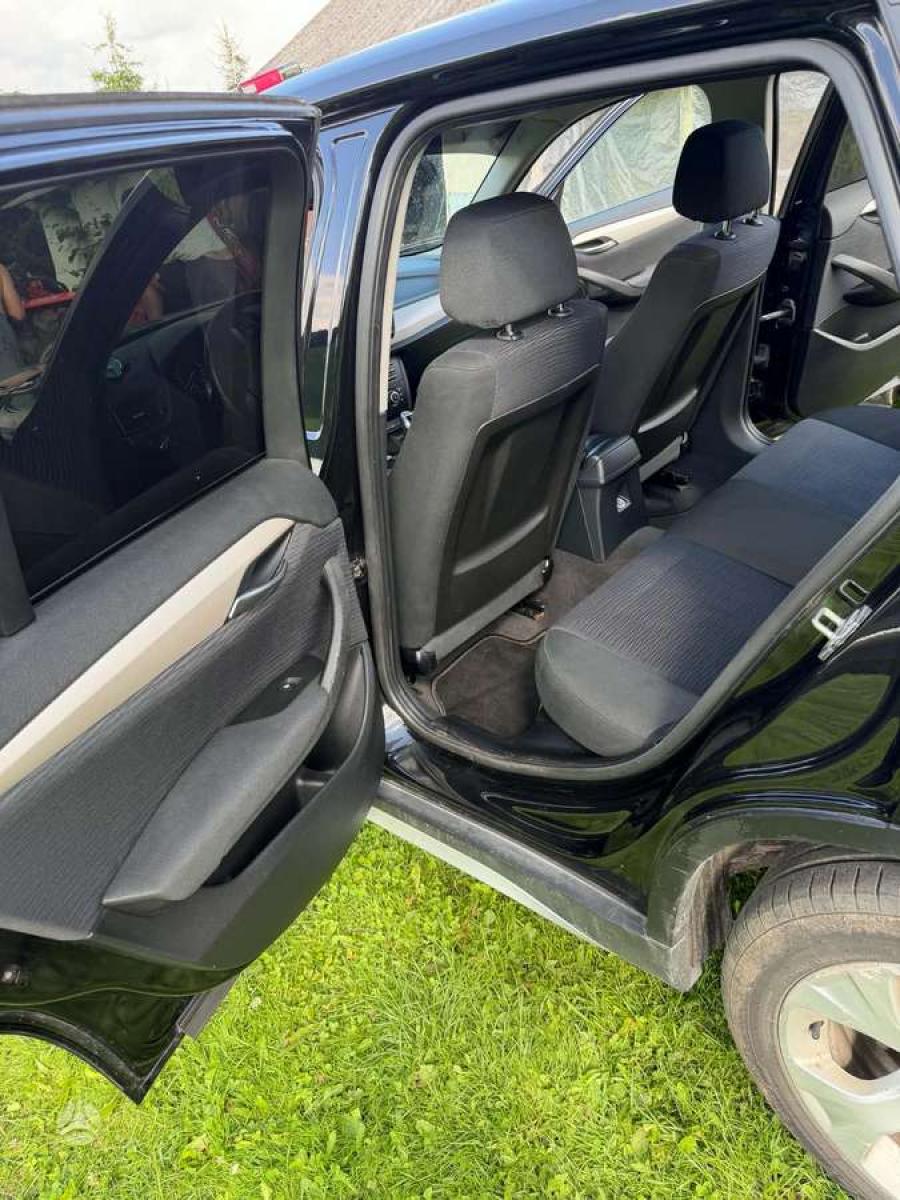 Black BMW X1 2013 in Utena, with an engine capacity of 2.00 L and mileage of 233 thousand km for 6800 €, photo 19 on AUTOMOTO.COM.LV