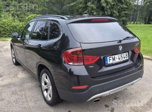 Black BMW X1 2014 in Riga, with an engine capacity of 2.00 L and mileage of 256 thousand km for 9100 €, photo 5 on AUTOMOTO.COM.LV