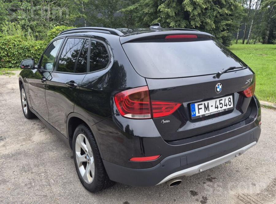 Black BMW X1 2014 in Riga, with an engine capacity of 2.00 L and mileage of 256 thousand km for 9100 €, photo 5 on AUTOMOTO.COM.LV