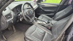 Black BMW X1 2014 in Riga, with an engine capacity of 2.00 L and mileage of 256 thousand km for 9100 €, photo 6 on AUTOMOTO.COM.LV