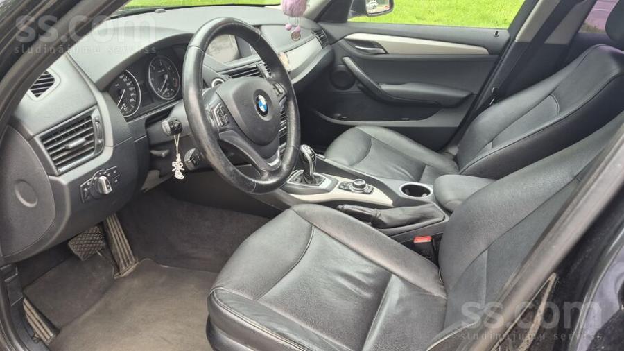 Black BMW X1 2014 in Riga, with an engine capacity of 2.00 L and mileage of 256 thousand km for 9100 €, photo 6 on AUTOMOTO.COM.LV
