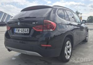 Black BMW X1 2014 in Riga, with an engine capacity of 2.00 L and mileage of 256 thousand km for 8600 €, photo 5 on AUTOMOTO.COM.LV