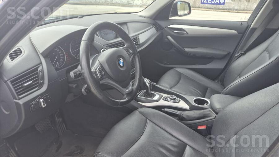 Black BMW X1 2014 in Riga, with an engine capacity of 2.00 L and mileage of 256 thousand km for 8600 €, photo 10 on AUTOMOTO.COM.LV