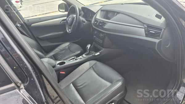 Melns BMW X1 2014 Rīga, ar dzinēja tilpumu 2.00 L un nobraukumu 256 tūkst. km par 8600 €, foto 10 vietnē AUTOMOTO.COM.LV