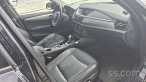Black BMW X1 2014 in Riga, with an engine capacity of 2.00 L and mileage of 256 thousand km for 8600 €, photo 11 on AUTOMOTO.COM.LV