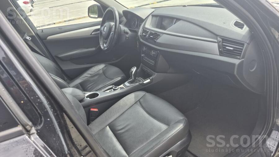 Black BMW X1 2014 in Riga, with an engine capacity of 2.00 L and mileage of 256 thousand km for 8600 €, photo 11 on AUTOMOTO.COM.LV
