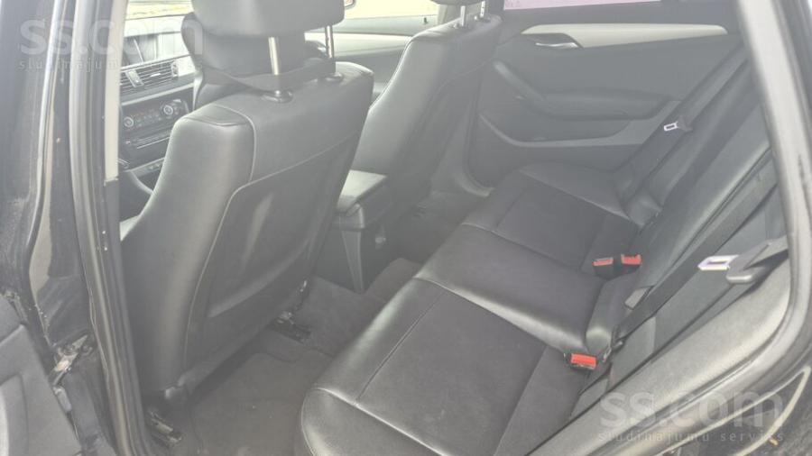 Black BMW X1 2014 in Riga, with an engine capacity of 2.00 L and mileage of 256 thousand km for 8600 €, photo 13 on AUTOMOTO.COM.LV