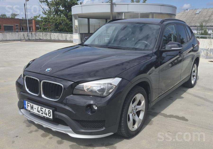 Black BMW X1 2014 in Riga, with an engine capacity of 2.00 L and mileage of 256 thousand km for 8600 €, photo 16 on AUTOMOTO.COM.LV