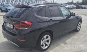 Black BMW X1 2014 in Riga, with an engine capacity of 2.00 L and mileage of 256 thousand km for 8600 €, photo 18 on AUTOMOTO.COM.LV