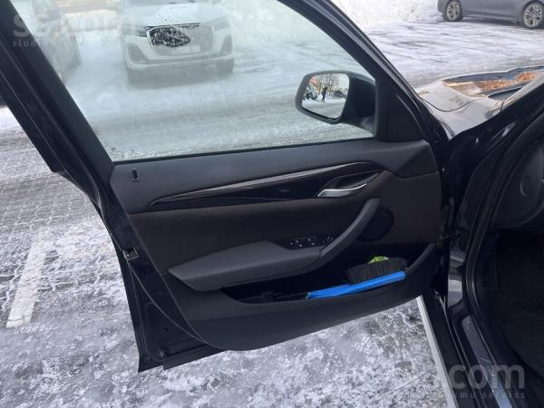 Black BMW X1 2014 in Riga, with an engine capacity of 2.00 L and mileage of 218 thousand km for 8900 €, photo 9 on AUTOMOTO.COM.LV