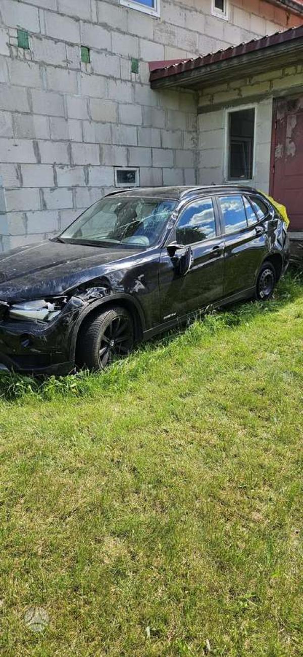 Melns BMW X1 2013 Viļņa, ar dzinēja tilpumu 0.00 L un nobraukumu 174 tūkst. km par 2100 €, foto 4 vietnē AUTOMOTO.COM.LV