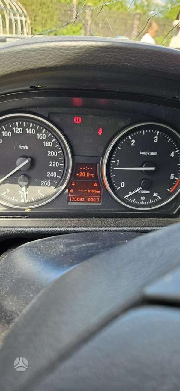 Melns BMW X1 2013 Viļņa, ar dzinēja tilpumu 0.00 L un nobraukumu 174 tūkst. km par 2100 €, foto 5 vietnē AUTOMOTO.COM.LV