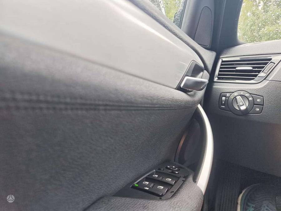 Melns BMW X1 2014 Kretinga, ar dzinēja tilpumu 2.00 L un nobraukumu 268 tūkst. km par 7899 €, foto 23 vietnē AUTOMOTO.COM.LV