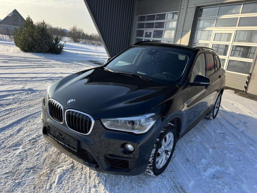 Black BMW X1 2017 in Siauliai, with an engine capacity of 2.00 L and mileage of 240 thousand km for 10800 €, photo 4 on AUTOMOTO.COM.LV