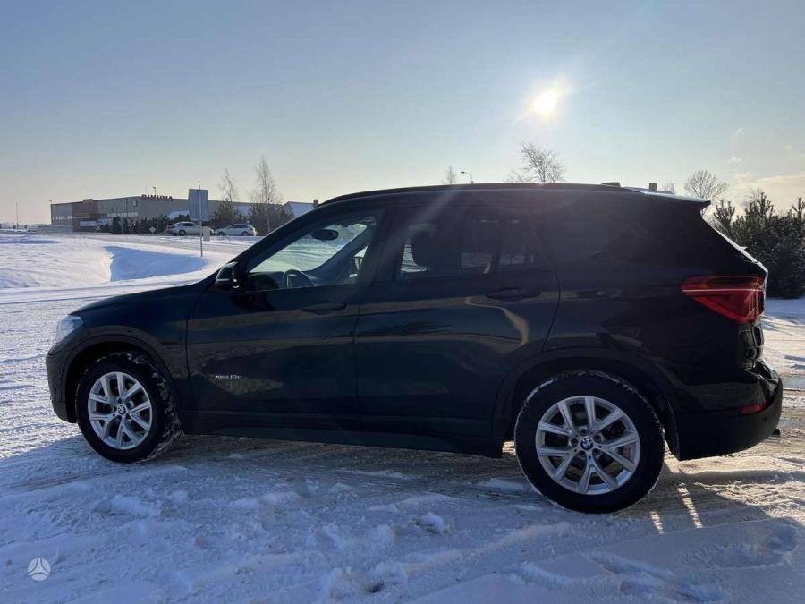 Black BMW X1 2017 in Siauliai, with an engine capacity of 2.00 L and mileage of 240 thousand km for 10800 €, photo 7 on AUTOMOTO.COM.LV