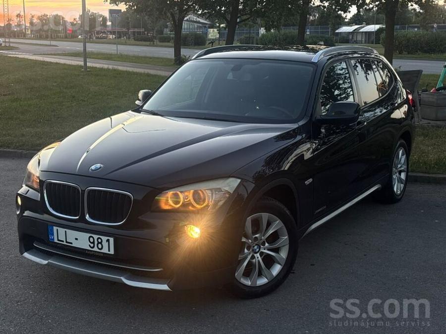 Black BMW X1 2010 in Riga, with an engine capacity of 2.00 L and mileage of 252 thousand km for 6850 €, photo 4 on AUTOMOTO.COM.LV