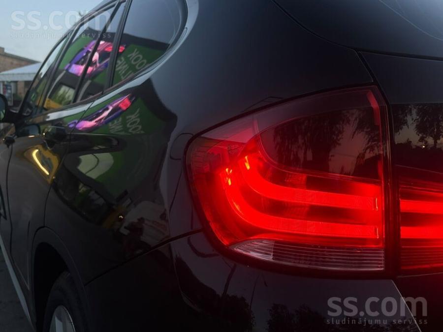 Black BMW X1 2010 in Riga, with an engine capacity of 2.00 L and mileage of 252 thousand km for 6850 €, photo 5 on AUTOMOTO.COM.LV