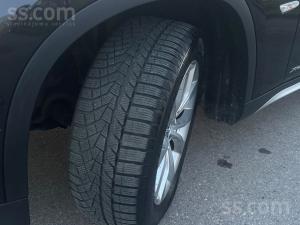 Black BMW X1 2010 in Riga, with an engine capacity of 2.00 L and mileage of 252 thousand km for 6850 €, photo 6 on AUTOMOTO.COM.LV