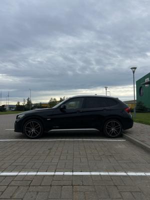 Black BMW X1 2009 in Turi, with an engine capacity of 2.00 L and mileage of 407 thousand km for 4800 €, photo 3 on AUTOMOTO.COM.LV