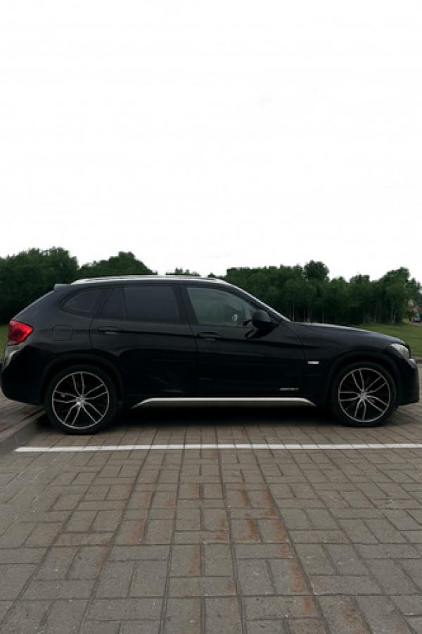 Black BMW X1 2009 in Turi, with an engine capacity of 2.00 L and mileage of 407 thousand km for 4800 €, photo 3 on AUTOMOTO.COM.LV