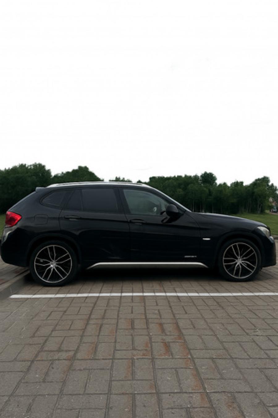 Black BMW X1 2009 in Turi, with an engine capacity of 2.00 L and mileage of 407 thousand km for 4800 €, photo 4 on AUTOMOTO.COM.LV