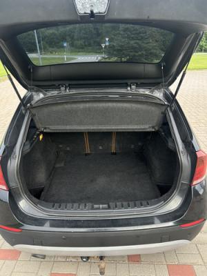Black BMW X1 2009 in Turi, with an engine capacity of 2.00 L and mileage of 407 thousand km for 4800 €, photo 5 on AUTOMOTO.COM.LV