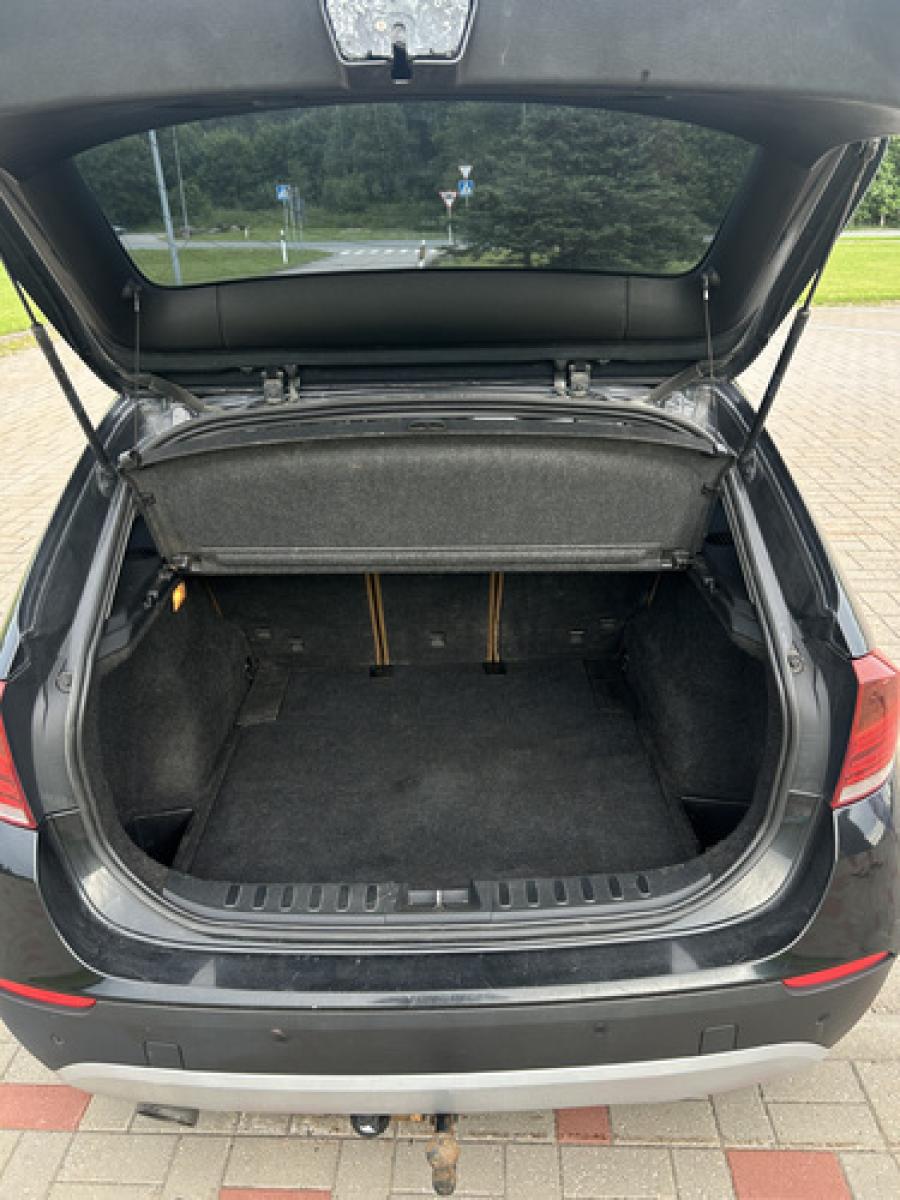 Black BMW X1 2009 in Turi, with an engine capacity of 2.00 L and mileage of 407 thousand km for 4800 €, photo 5 on AUTOMOTO.COM.LV