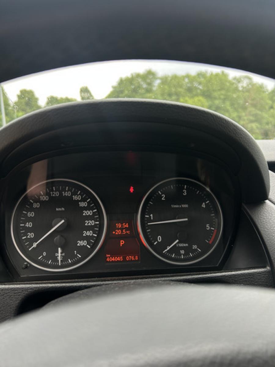Black BMW X1 2009 in Turi, with an engine capacity of 2.00 L and mileage of 407 thousand km for 4800 €, photo 8 on AUTOMOTO.COM.LV
