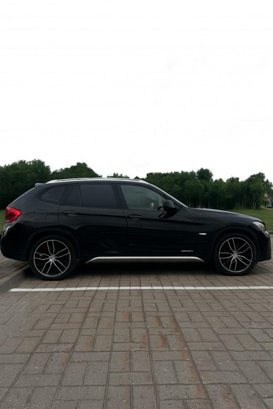 Black BMW X1 2009 in Turi, with an engine capacity of 2.00 L and mileage of 407 thousand km for 4800 €, photo 11 on AUTOMOTO.COM.LV